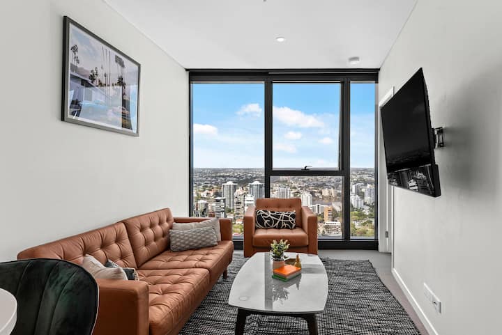 Sky Suite ~ Cbd 2br W/ Stunning Views, Pool & Gym - Brisbane