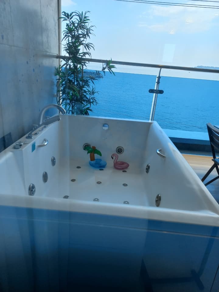 [거제도 풀빌라스테이B301호]두모몽돌해변1분거리/뷰맛집/스파펜션/넷플릭스/무료주차 - 웅동2동