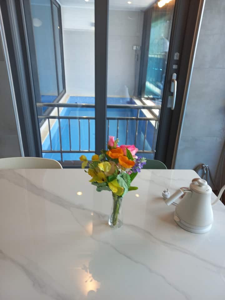 [거제도풀빌라스테이A202]두모몽돌해변1분거리/뷰맛집/풀빌라펜션/넷플릭스/무료주차/ - 웅동2동