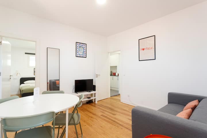 Calm Apartment With Free Parking - Amadora