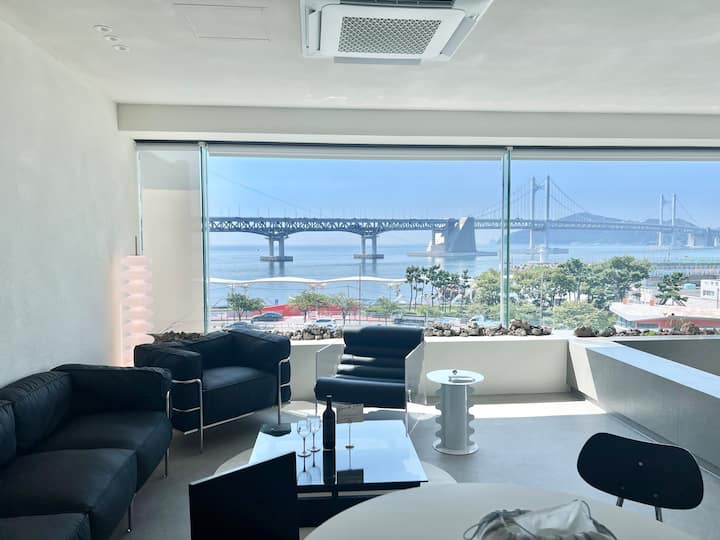 [New오픈특가] / 고요 / 간단조식제공  / 자쿠지무료 / 와인1병제공 / 광안대교뷰 - Busan