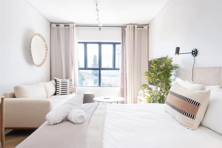 Paarl - Studio With Onsite Parking & Comforts - Paarl