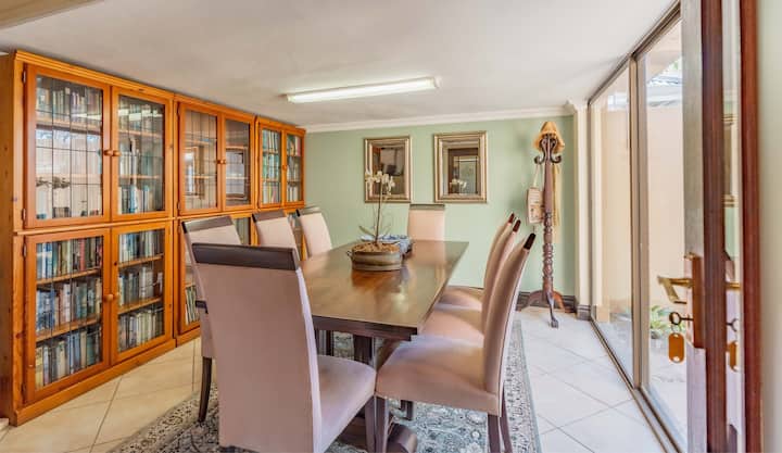 Lounge / Pool / B&b / 5 Min To Ocean - Umhlanga