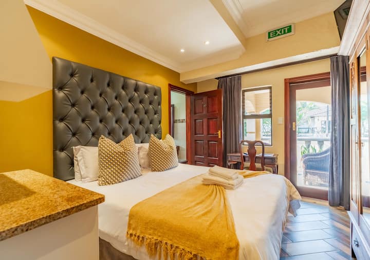 Lounge / 5 Min To Ocean / Pool / B&b - Umhlanga