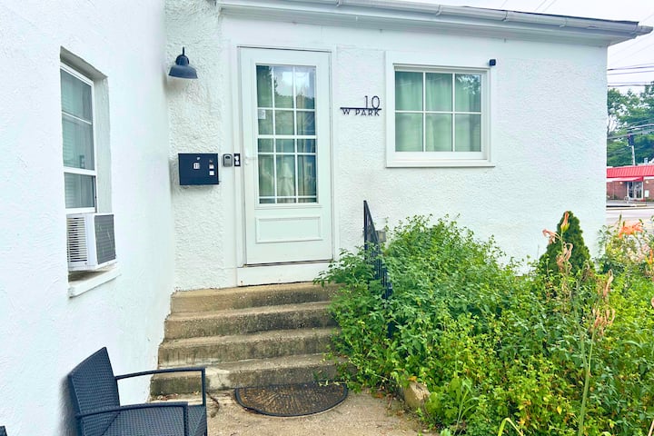Perfectly Located Westerville Apartment W/ Parking - Polaris, OH