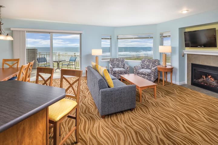 Spacious Ocean Shores Sleeps 6-8 - Ocean Shores, WA