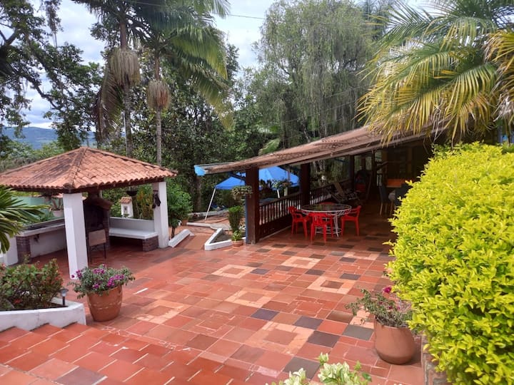 Hermosa Casona -Finca Familiar. - Barbosa