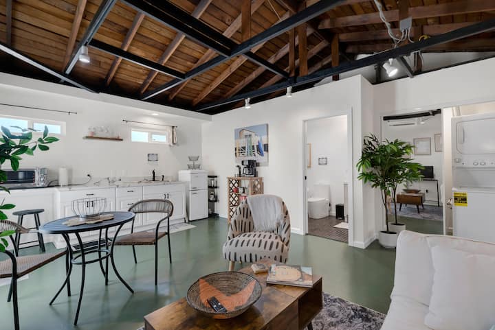 Brand New Charming 1 Bd/1bth Private Guest House - カマリロ, CA