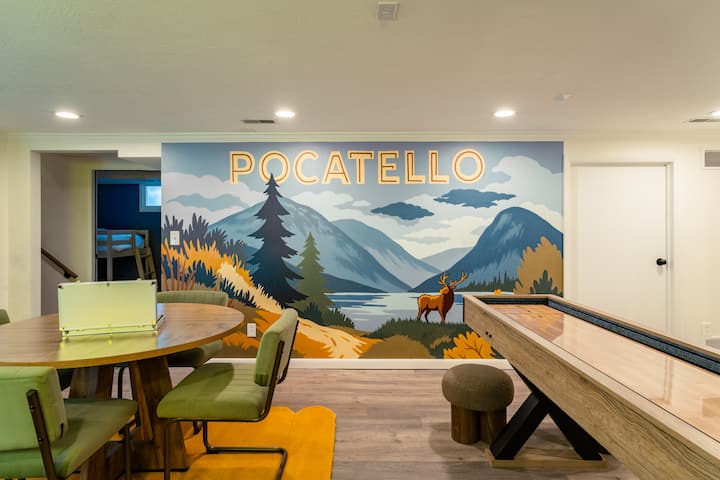 Luxury Retreat• Hot Tub • Fire Pit • Game Room - Pocatello, ID