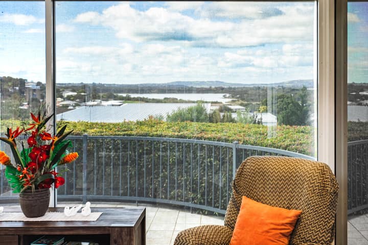 Horizon Views - Home With Panoramic Outlook - Albany