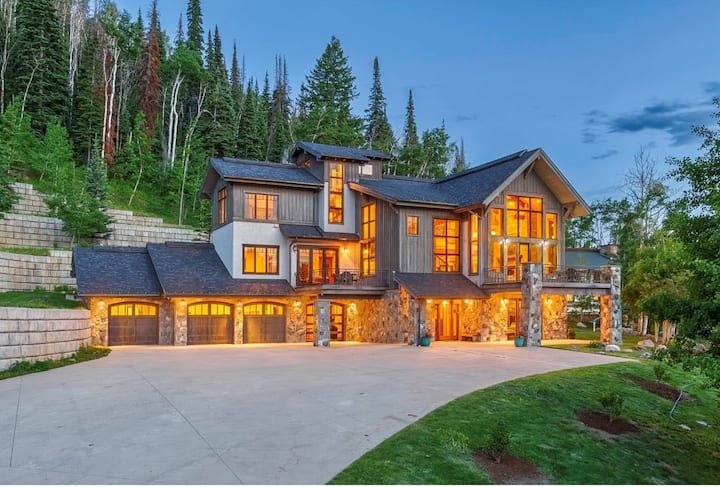 Silver Fox Lodge | Luxury Estate - Stagecoach State Park, Oak Creek