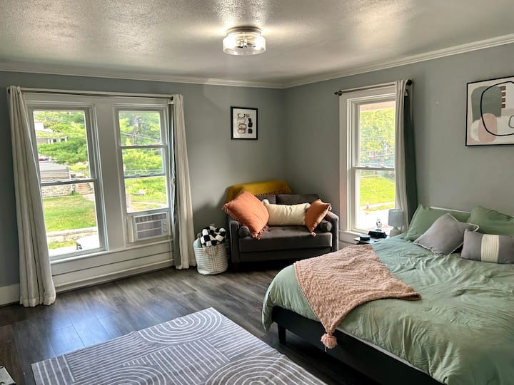 1br W/ Office, Full Kitchen, Strong Wi-fi & W/d - Dubuque, IA