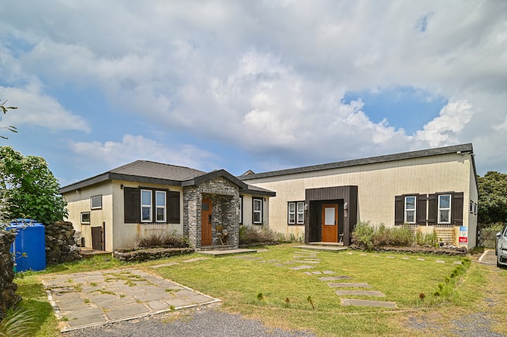 하도리 바다 2분 거리/프라이빗 자쿠지/예쁜 감성숙소/대가족 4개동 단독사용(최대16인) - Jeju-si