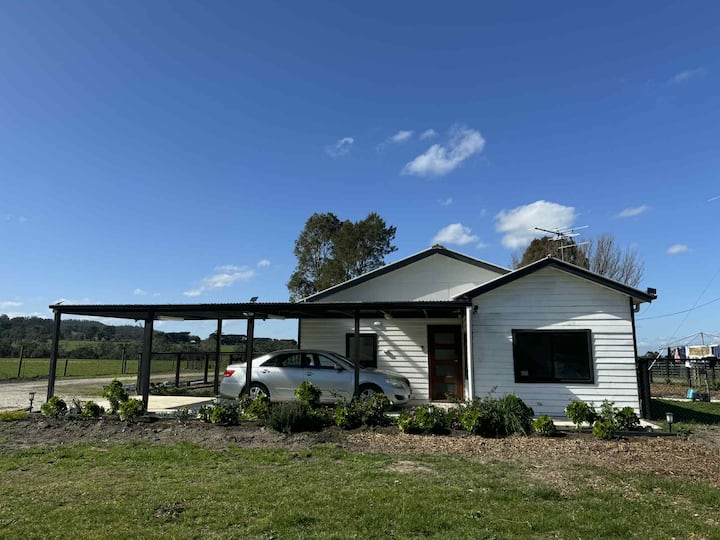 Modern Farm Stay | Winery Next Door - Garfield