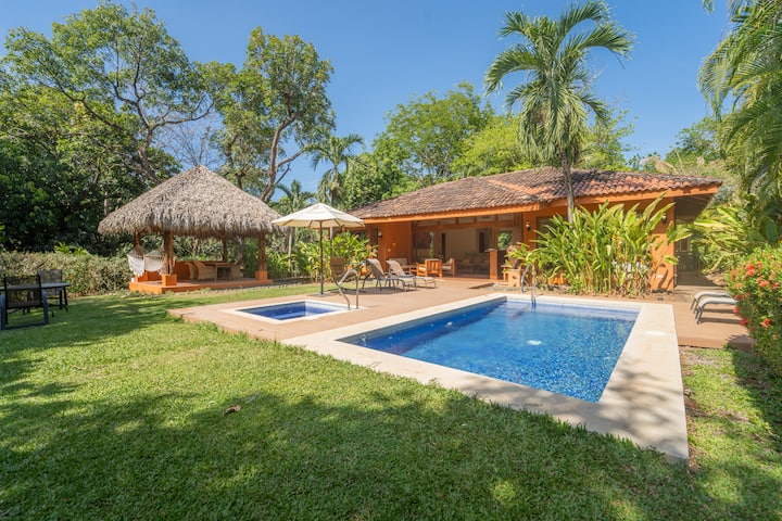 Walk To Beach, Big Yard, Great For Families - Bejuco District