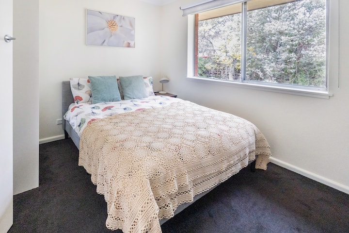 Cosy Central Yarralumla Stay - Canberra