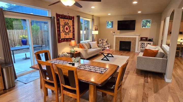 2 Min To Downtown, Family Friendly, Xbox Game Room - Sisters, OR