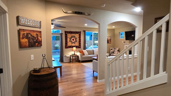 Near Downtown Sisters! Peaceful, Game Room & Patio - Sisters, OR