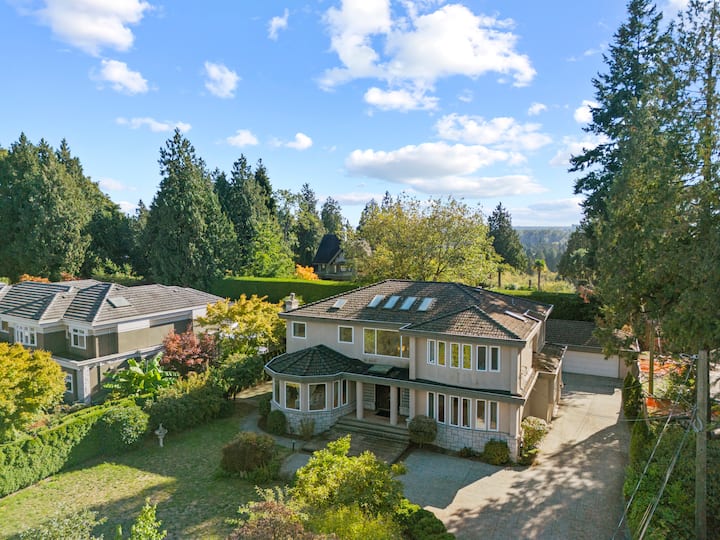 "New"grand Vancouver Getaway–spacious 6br + Hottub - Vancouver