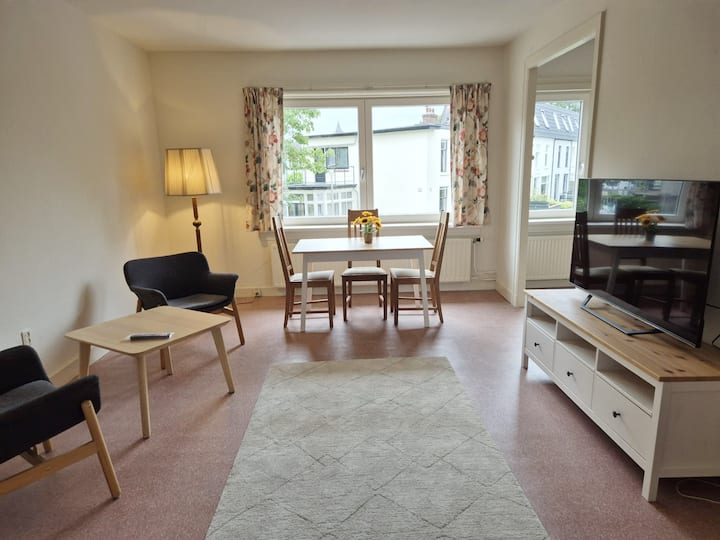 Charming Flat In Bussum - 힐베르쉼