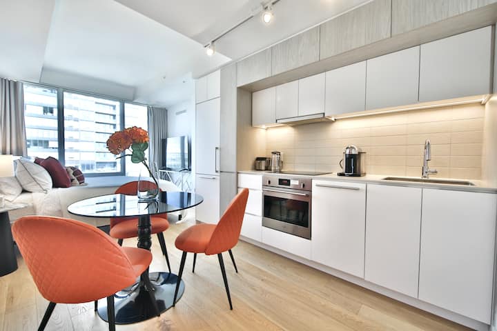 Above & Beyond Luxury Stay | Dt Mtl - Montréal, QC