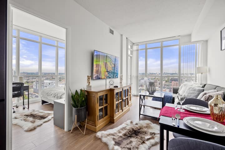 Lux Condo, View, Dt, Sleeps 6| Parking - Toronto