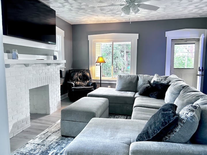 Entire Home In Highland Square - Akron Zoo, Akron