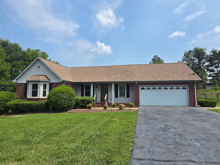 Comfort In Columbia With A Backyard You'll Love - Columbia, TN