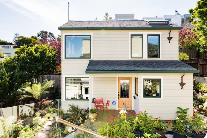 Dolores Heights Cottage W/ Views - San Francisco, CA