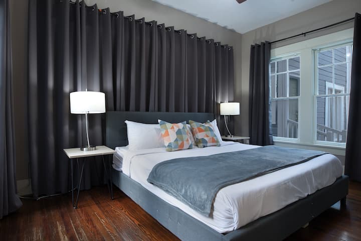 Montrose Clásica Mansion A | Downtown, Medcenter - Bellaire, TX