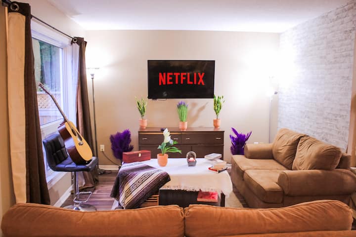 12 Min To Kingston Downtown• Home Theatre + Office - Kingston, Ontàrio, Canadà
