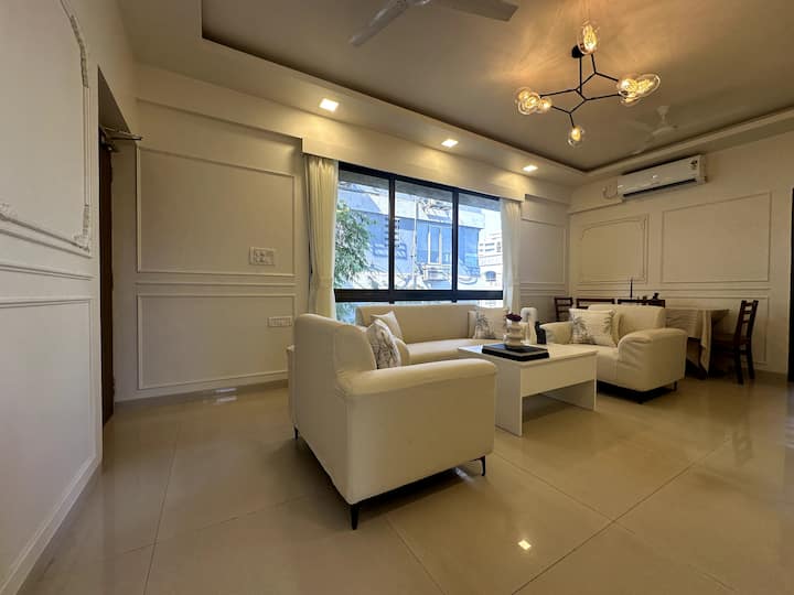 Plush Luxe | 3bhk Apartment In The Heart Of Bandra - 孟買