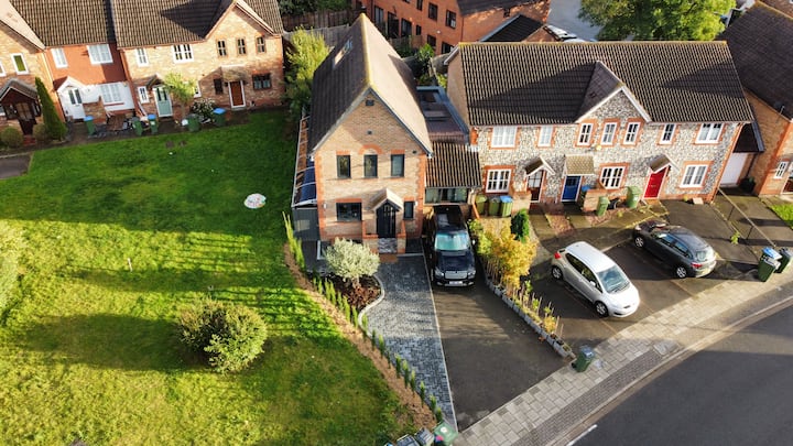 Airy And Elegant Villa&nbsp;Near City With Garden&patio - Greenwich