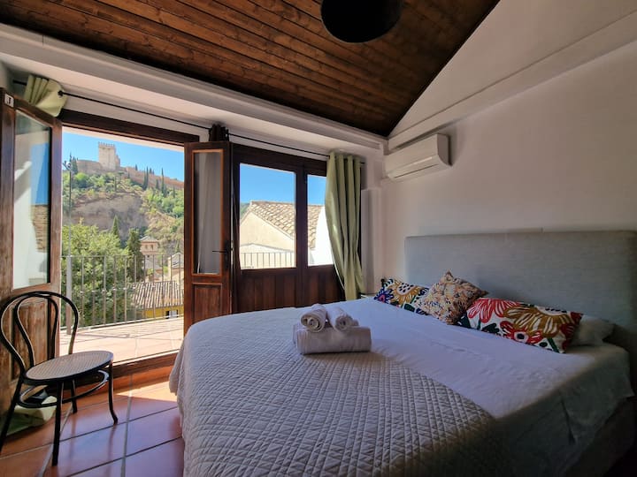 2 Bedroom Penthouse With Alhambra Views - Granada
