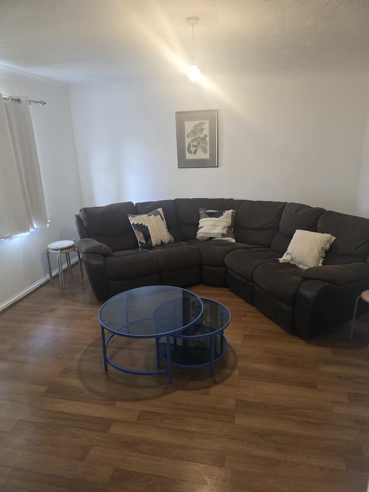 Homely Three Bedroom - Basildon