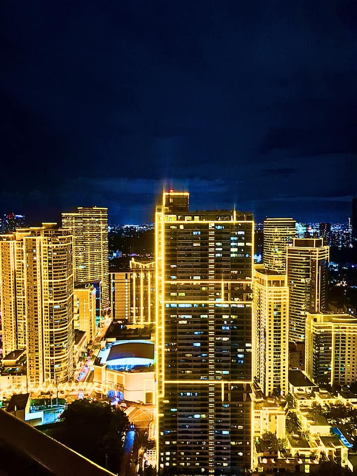 Rockwell View At Aqua | City Lights, Pool & Gym - Manila