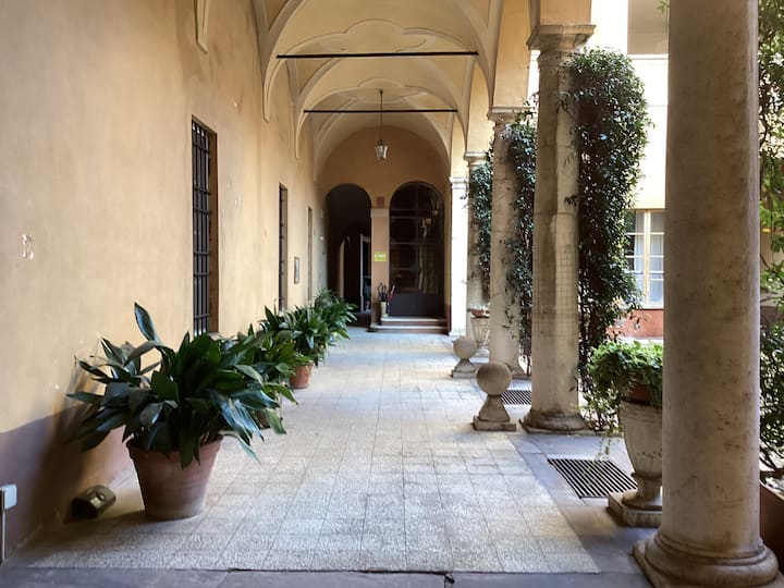 Art Studio Apartment In Central Historical Palazzo - Cremona