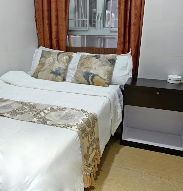 2 People Economical Big Bed Room - Hong Kong