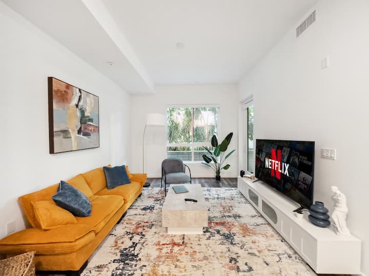 Luxury Hollywood Retreat With Premium Amenities - Beverly Hills