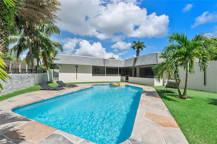 Tropical Family Oasis - Plantation, FL