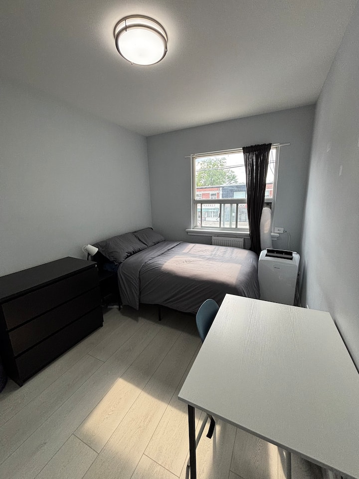 Entire 2 Bed 1 Bath Apartment - Toronto