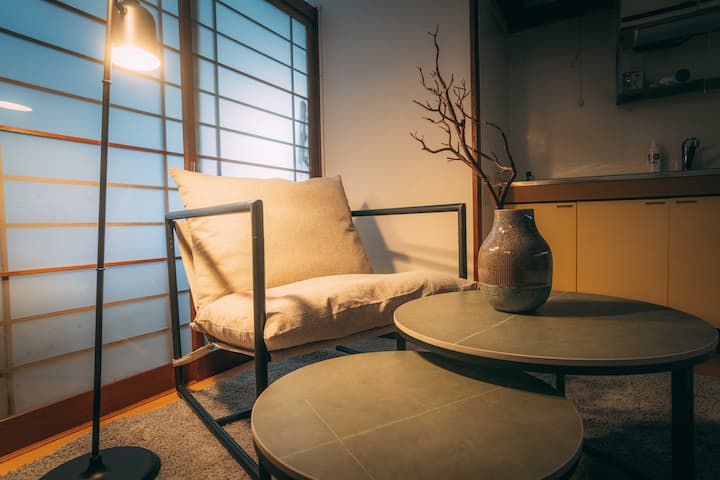 【New Open‼︎】イタリアンモダン部屋｜100インチプロジェクター｜徒歩9分｜最大4名 - Fukuoka, Japan