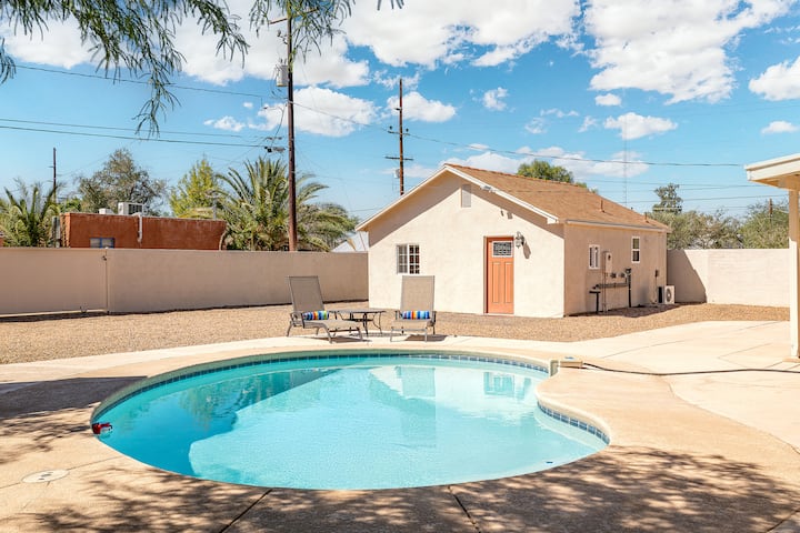 Al Fresco Dining Poolside In Central Walkable Area - Tucson, AZ