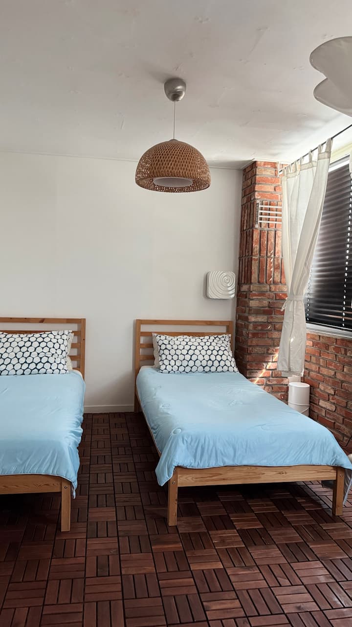 Second Holmes 2-room Suite - Jeju-si