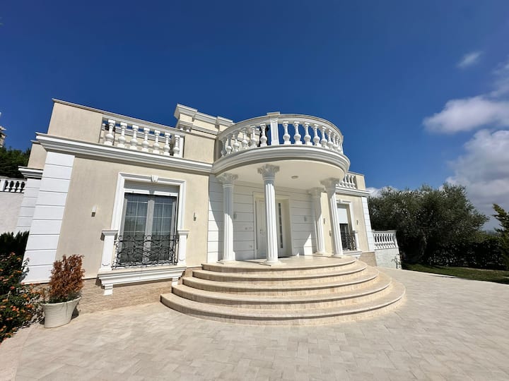 Vila Mullaj - Albania