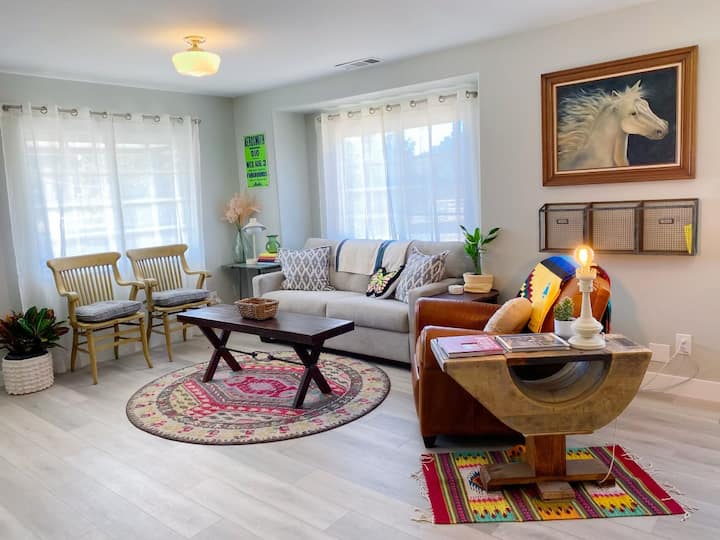 Pet Friendly Modern Farmhouse -Walk To Restaurants - Los Alamos, CA