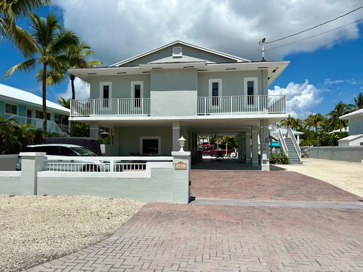 Bahia Breeze: Poolside Getaway - Key Largo, FL