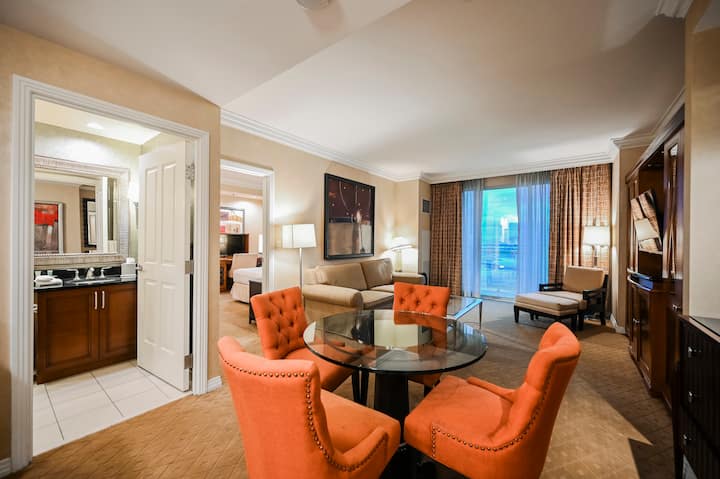 E25d1* 1bd/2ba W/balcony/full Kitchen/pool/gym - Henderson, NV