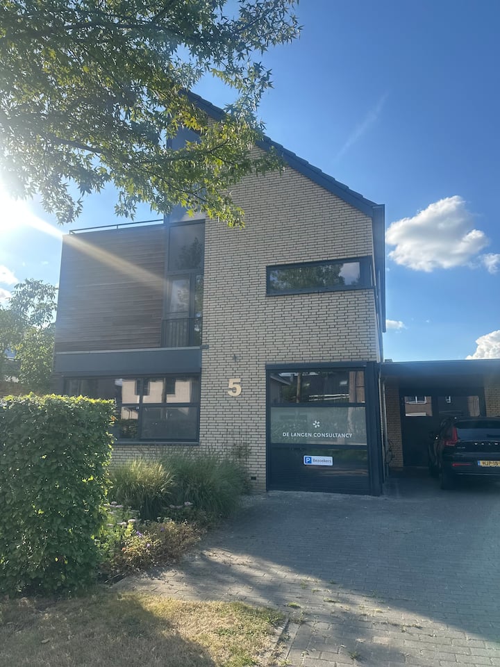 Appartement 2e Verdieping Met Dakterras Op Zuiden - Hengelo