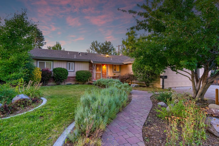 Grandma's House | Games Antiques Bbq Firepit & Fun - Sparks, NV